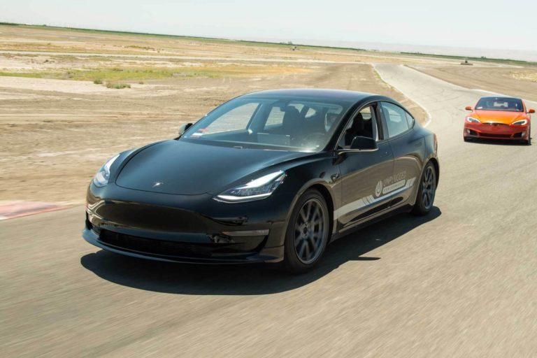 Ferrari představuje svůj první elektrický model 308 GTE!