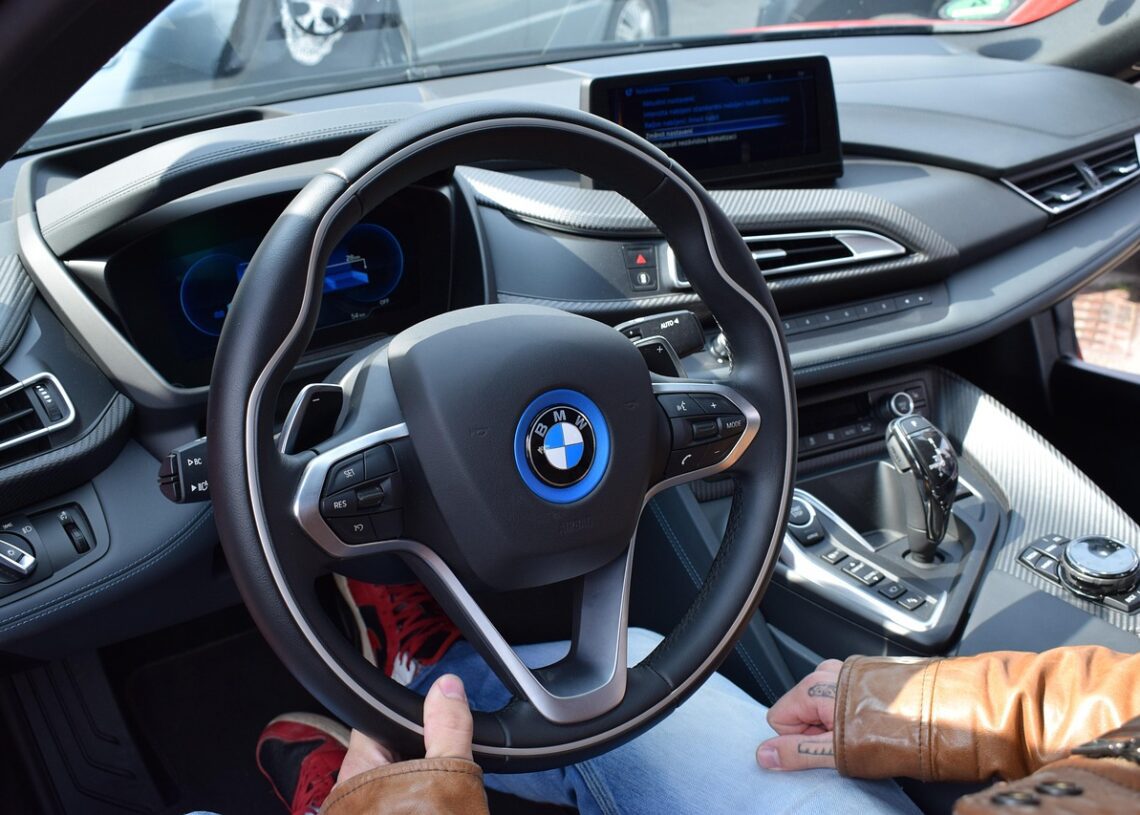 Galerie automobilů. Obrázky a tapety aut zdarma ke stažení